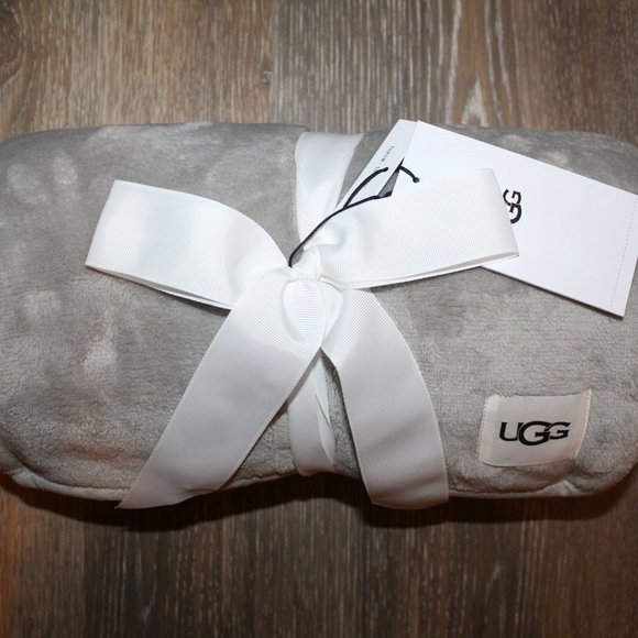 UGG | Bedding | Ugg Duffield Plush Throw Gray New | Poshmark
